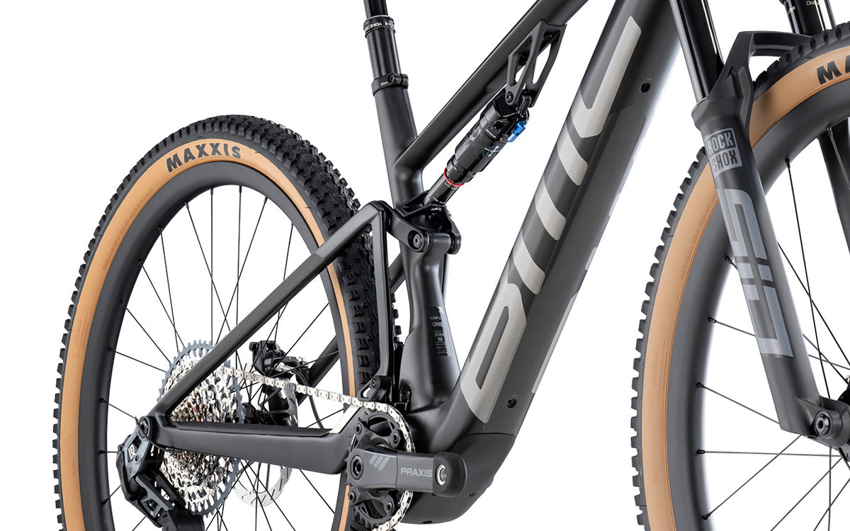 Fourstroke AMP LT ONE Carbon Black – BMC Switzerland AG